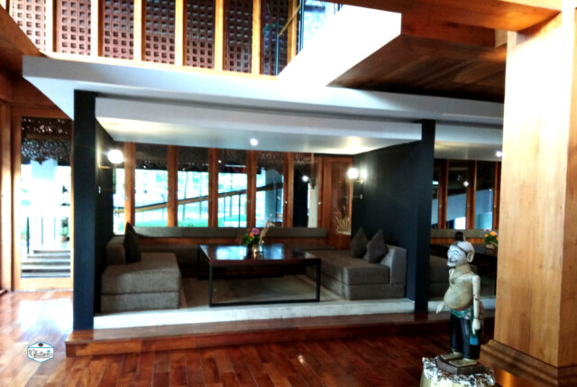 Djati Lounge, Bersantai View Golf & Pool - Glutton Wanderers