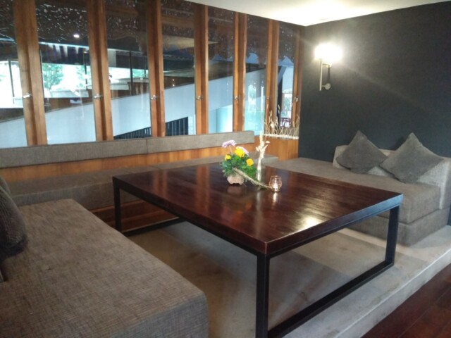 Djati Lounge, Bersantai View Golf & Pool - Glutton Wanderers